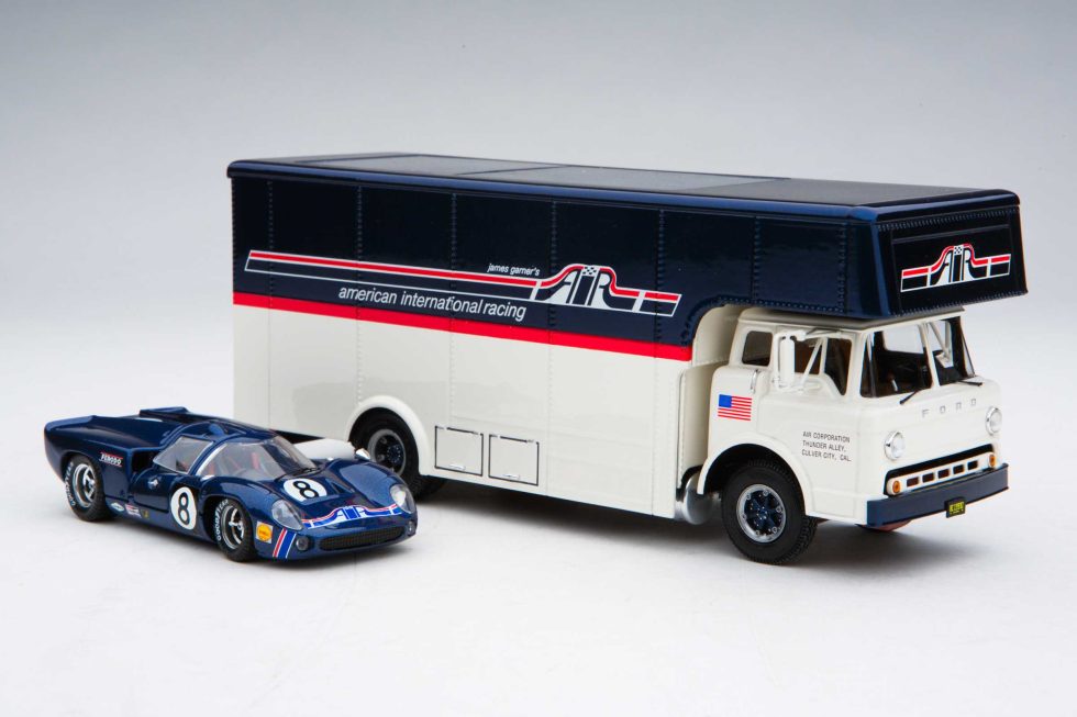 Exoto | Exoto 'C Type' Transporter Gift Set | Exoto 'C Type ...